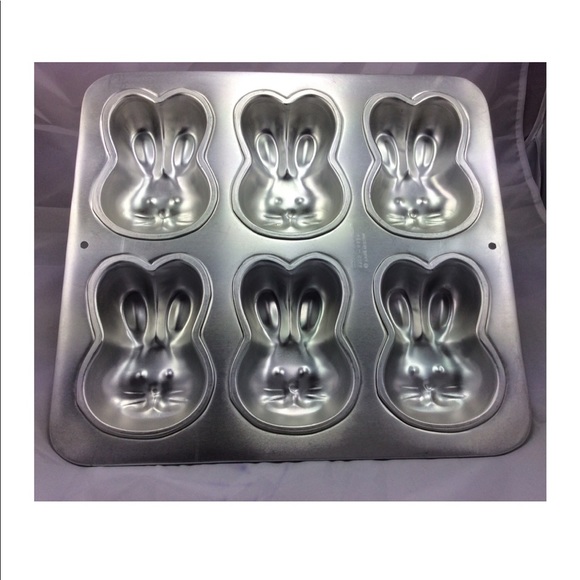Wilton | Kitchen | Wilton Bunny Rabbit Cake Pan 992 Makes 6 | Poshmark